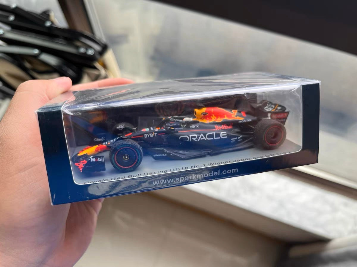 [Pre-Order] Spark Oracle Red Bull Racing 2022 Max Verstappen World Cha ...